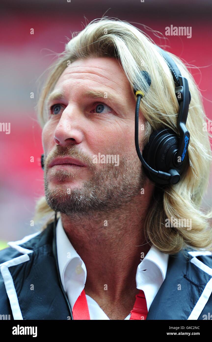 Robbie Savage Reading High Resolution Stock Photography and Images - Alamy