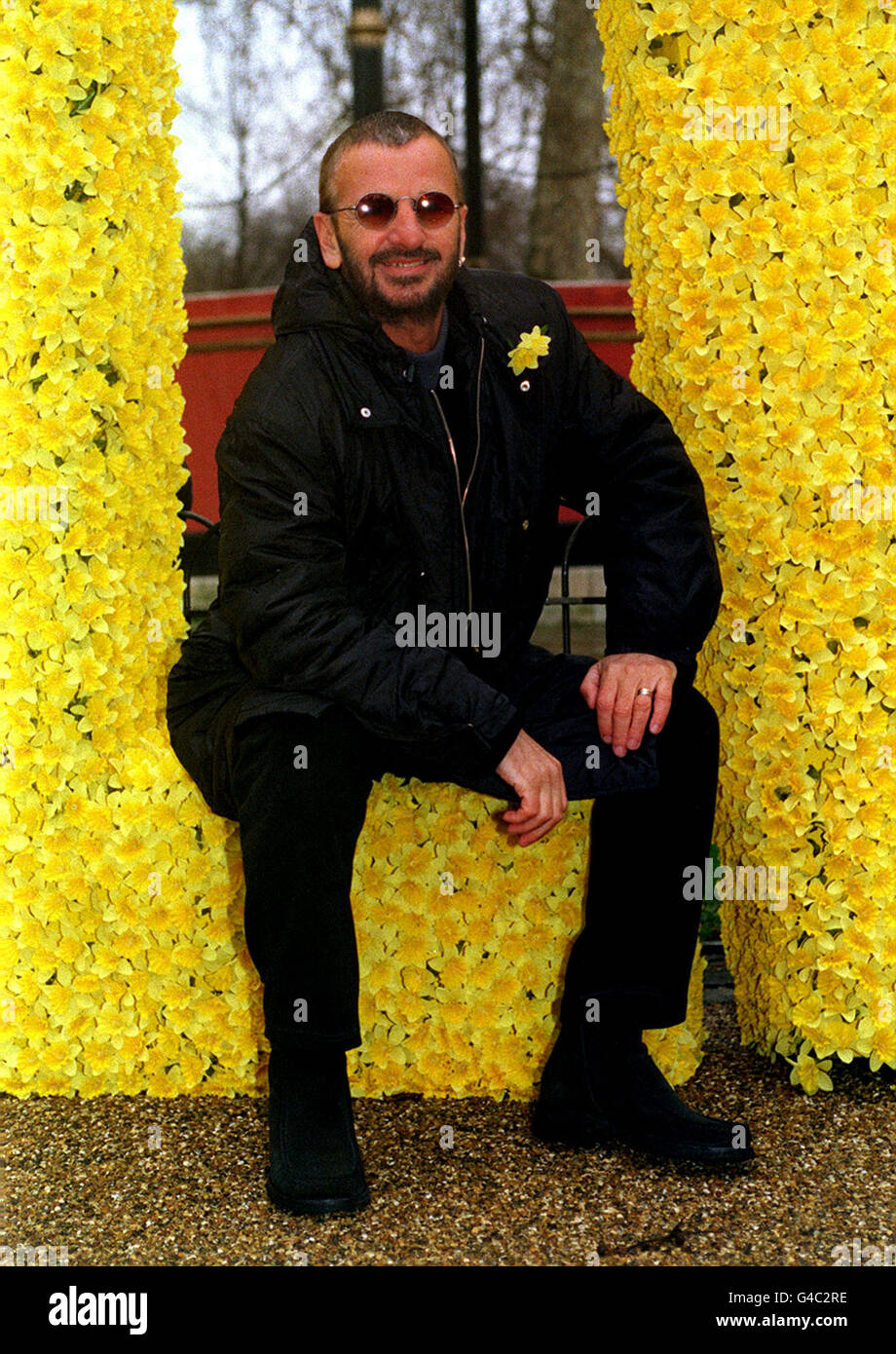 PA NEWS PHOTO 11/3/98 RINGO STARR EX-DRUMMER FROM THE LEGENDARY BAND ...