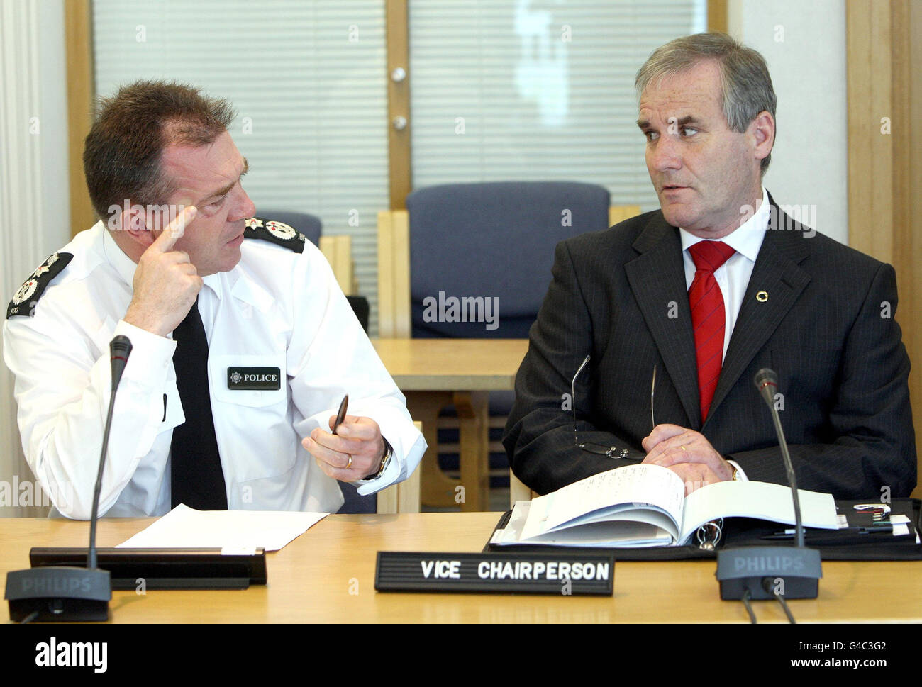 Talks sinn hi-res stock photography and images - Alamy