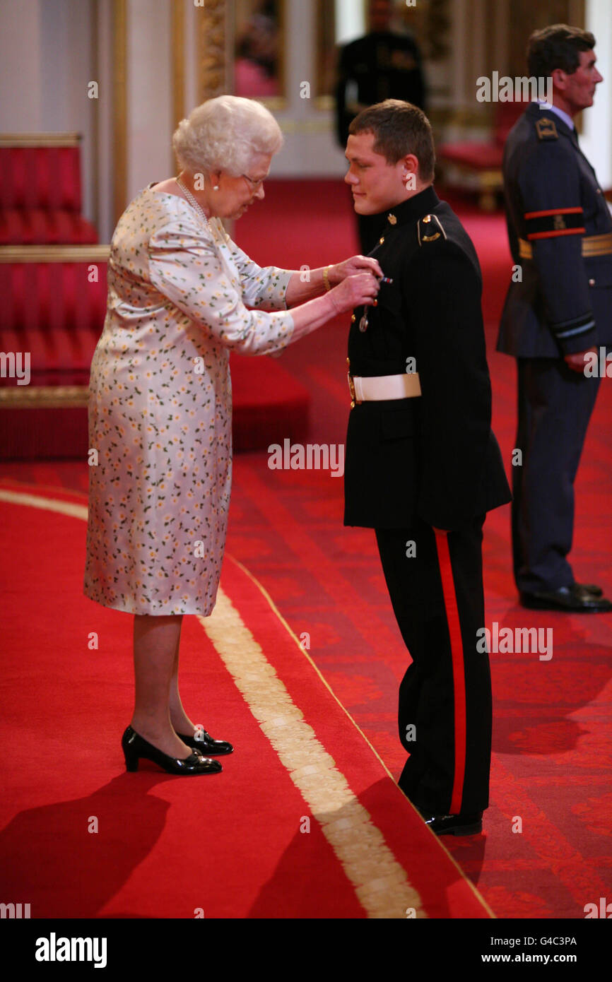 At a private ceremony in buckingham palace hi-res stock photography and ...
