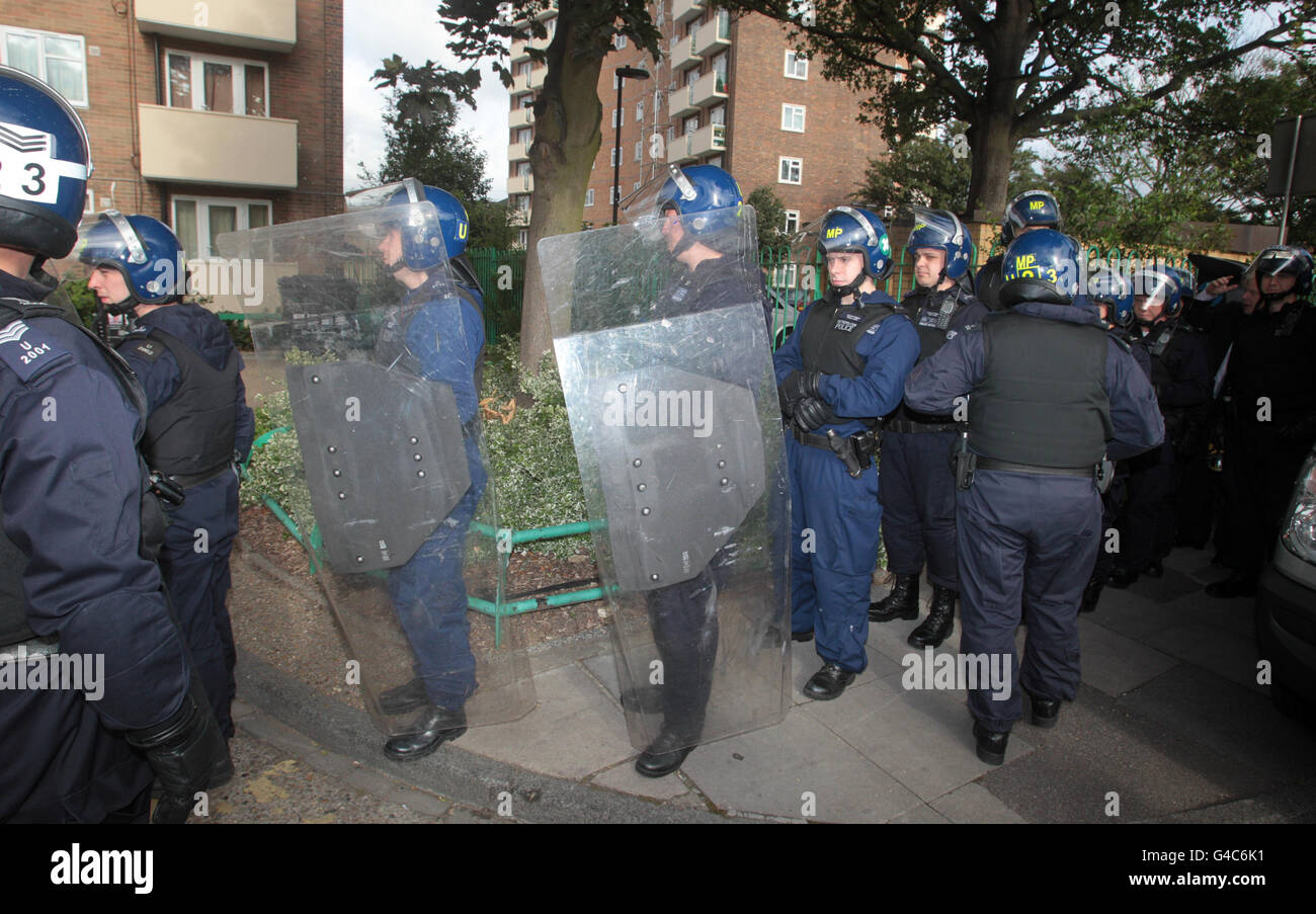 Tottenham Police Officers High Resolution Stock Photography and Images ...