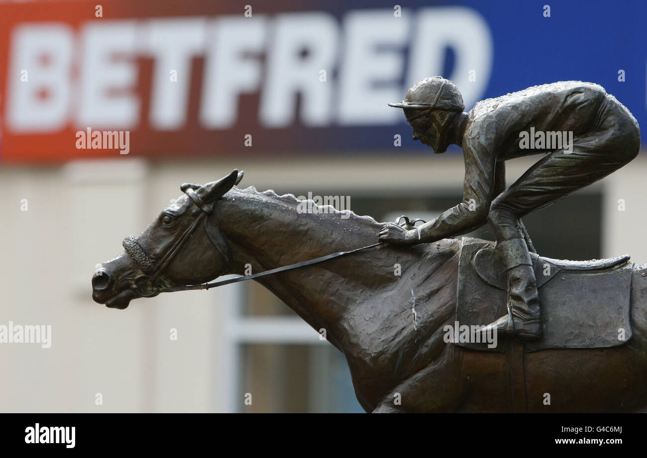 Haydock racecourse general hi-res stock photography and images - Alamy
