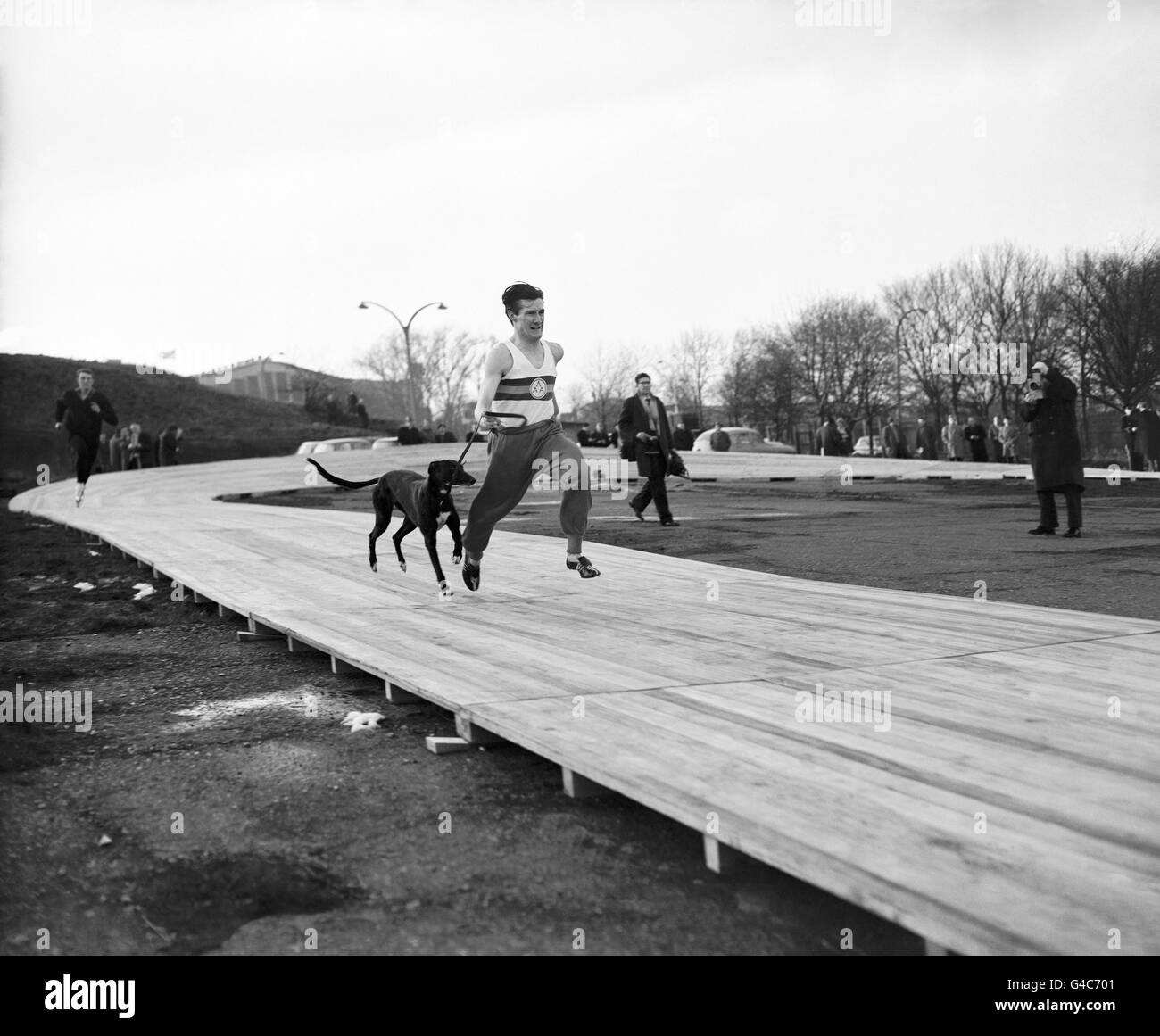 Wembley stadium 1960s hi-res stock photography and images - Alamy