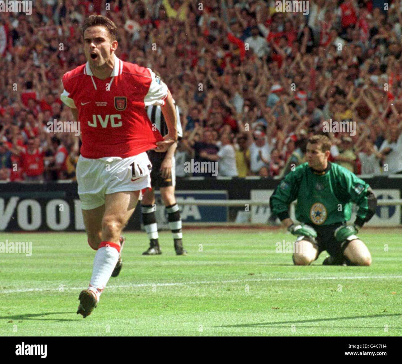 Marc overmars celebrates his hi-res stock photography and images - Alamy