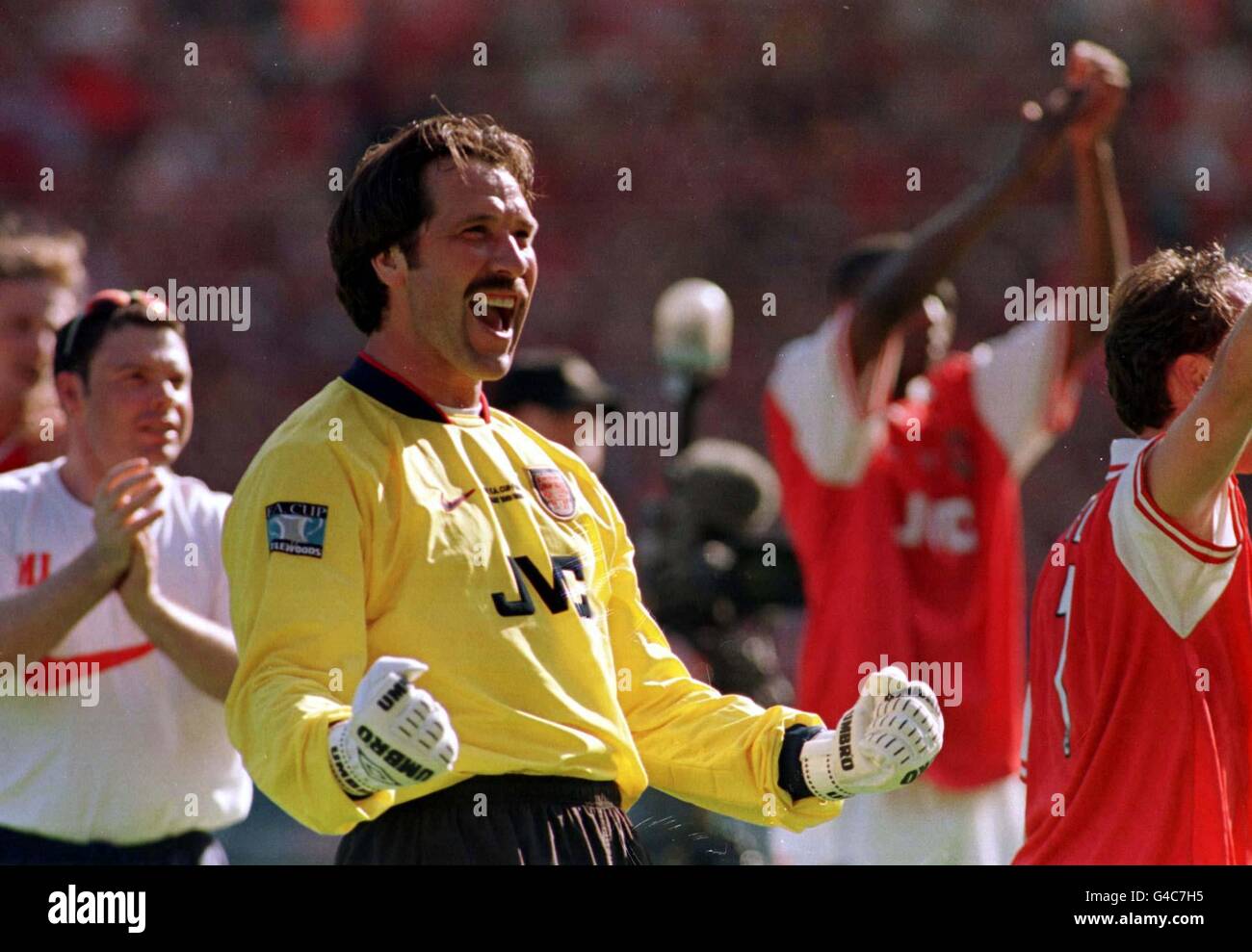 Sport football sptup david seaman hi-res stock photography and images ...