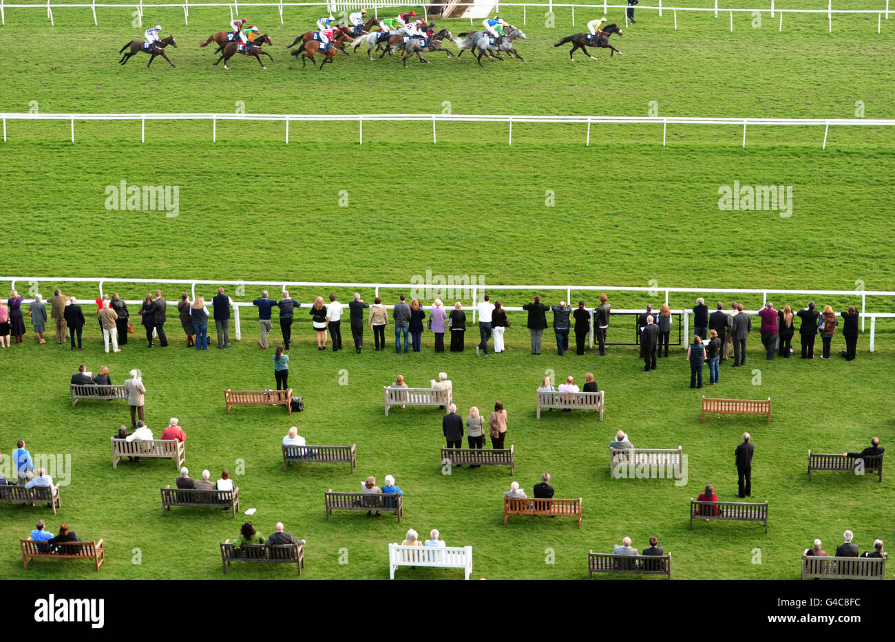 Newbury racecourse grandstand hi-res stock photography and images - Alamy