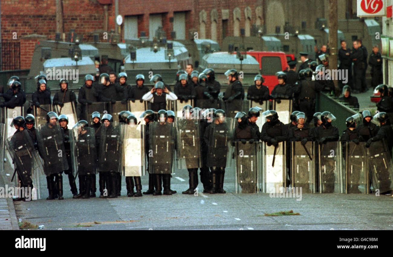 Ulster riot police portadown hi-res stock photography and images - Alamy