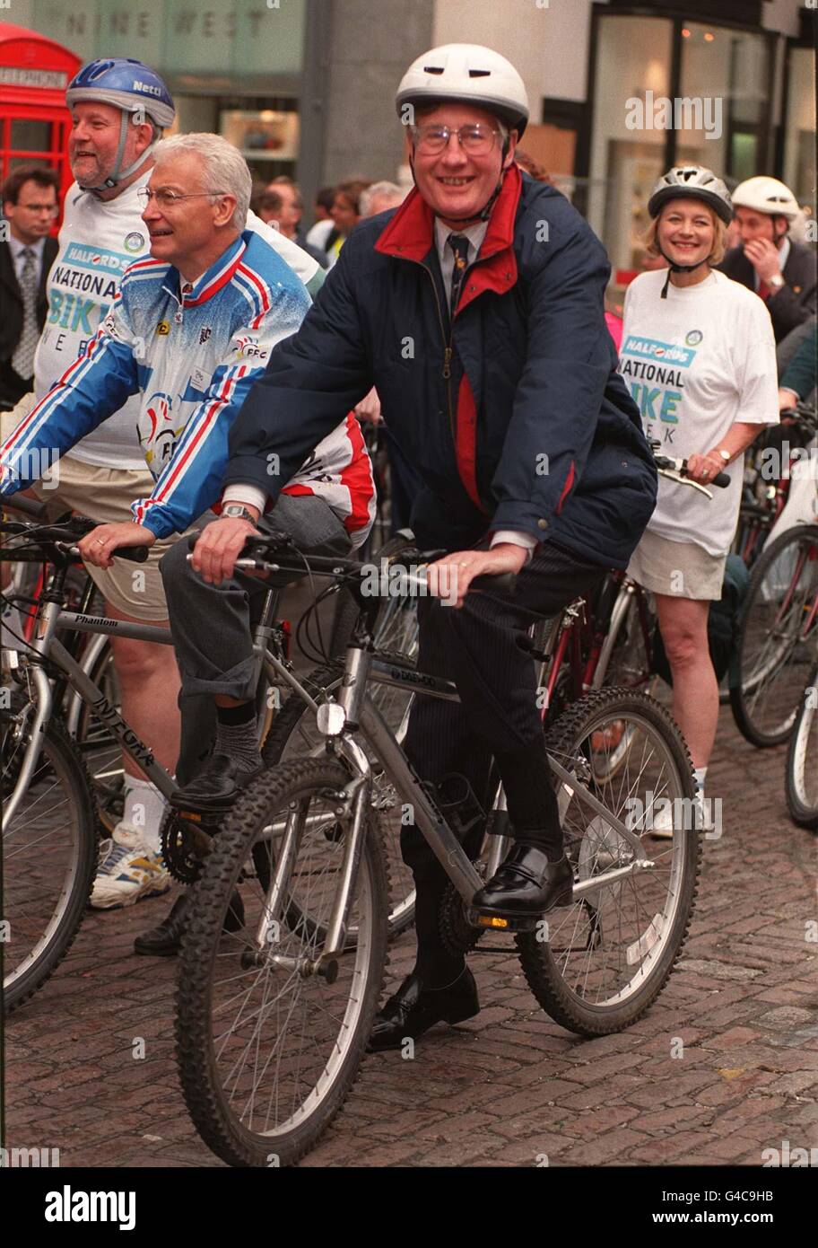 Environment minister Michael Meacher in London's Covent Garden this ...