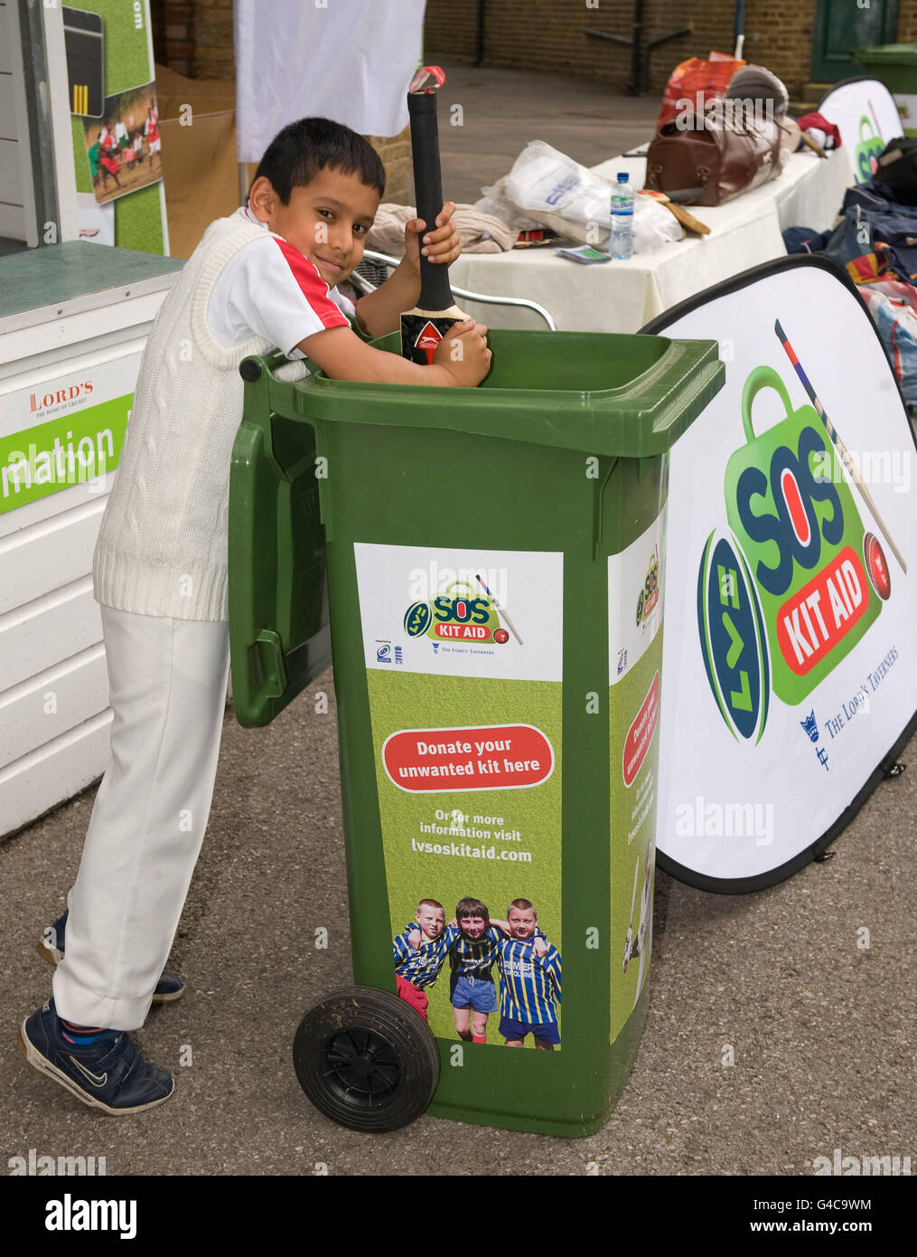 Cricket lv sos kit aid day lords cricket ground hi-res stock ...