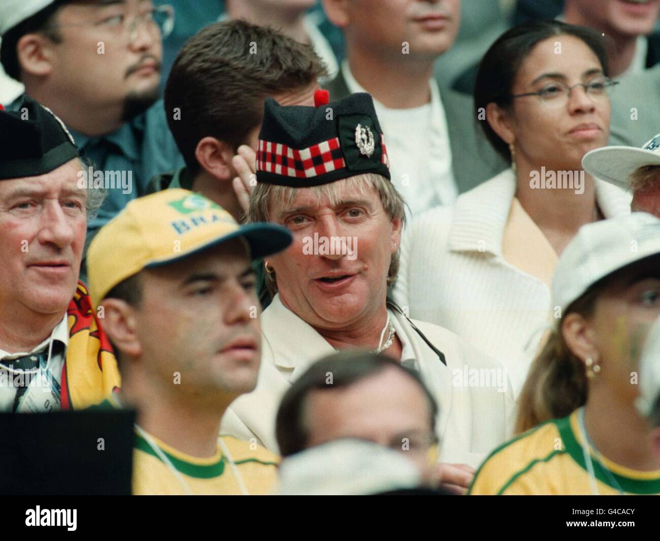 Rod stewart centre hi-res stock photography and images - Alamy