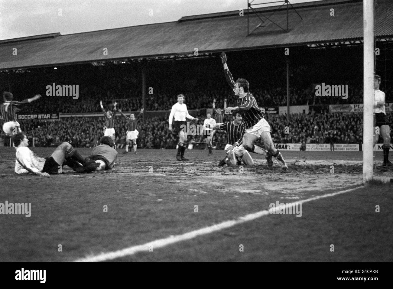 Crystal Palace's Roger Hoy celebrates scoring as Manchester City ...