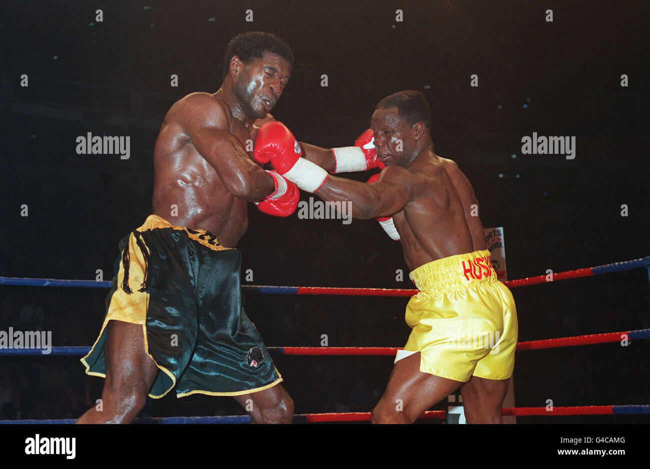 PA NEWS PHOTO 18/4/98 CHRIS EUBANK AND CARL THOMPSON IN ACTION ...