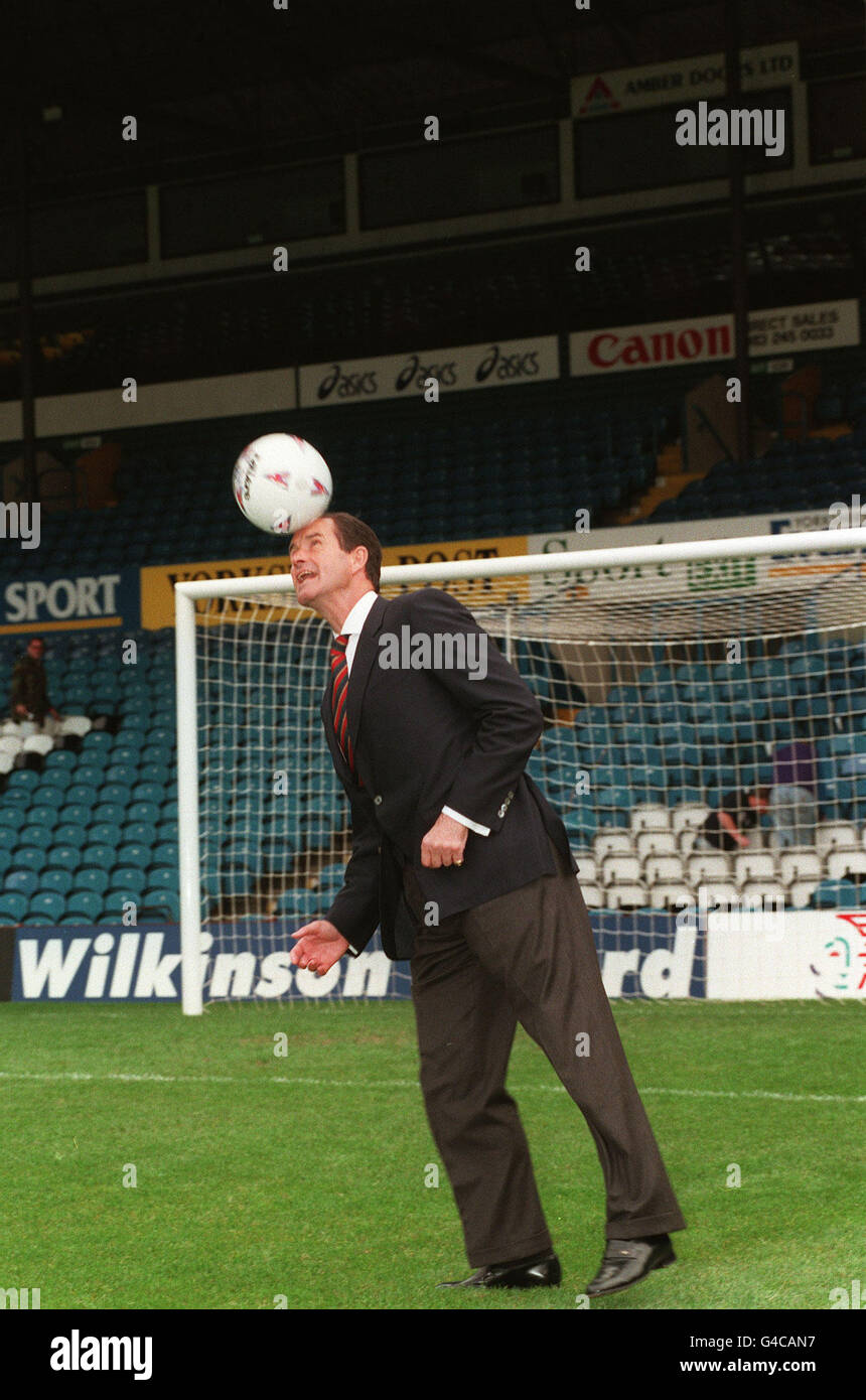 PA NEWS PHOTO 10/9/96 GEORGE GRAHAM PRACTISING HIS BALL CONTROL AT A ...