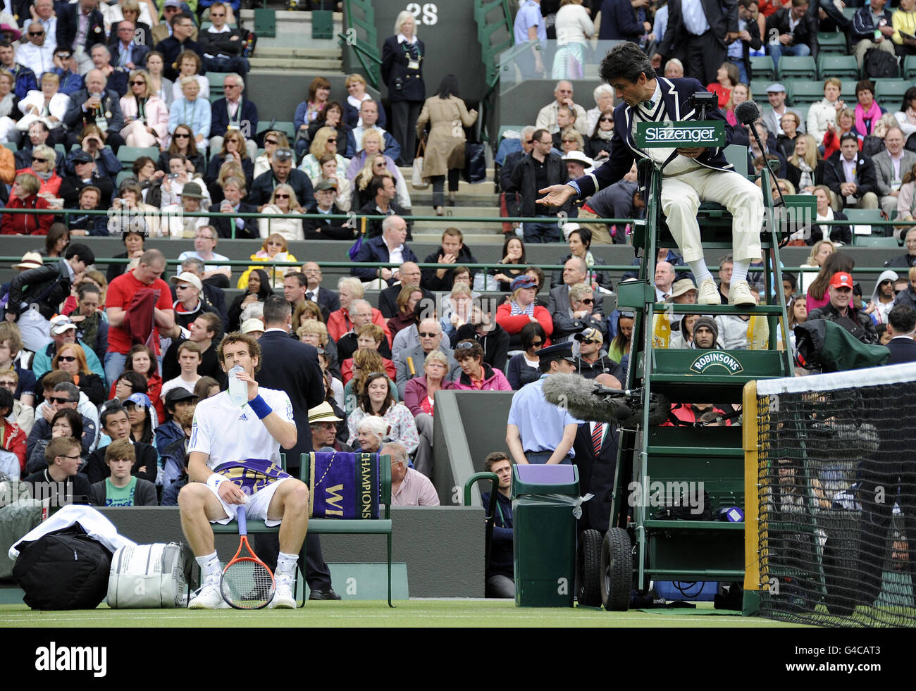 Umpire Carlos Ramos speaks with Great Britain's Andy Murray on Court ...