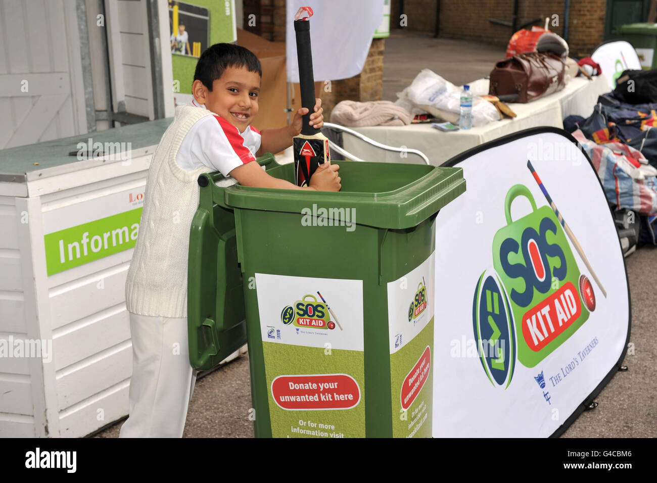 Cricket lv sos kit aid day lords cricket ground hi-res stock ...