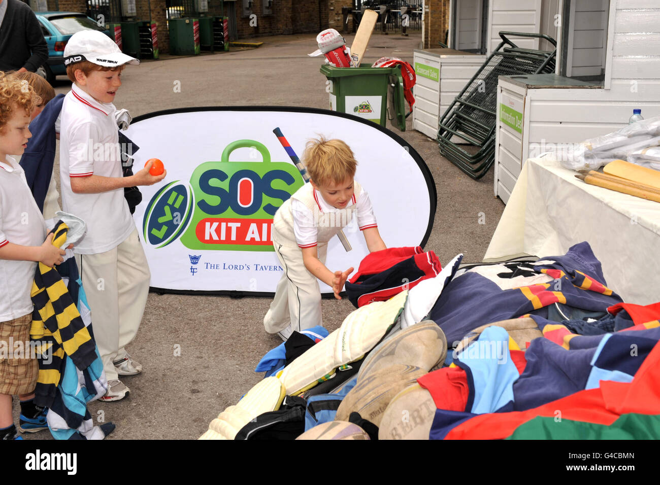 Cricket lv sos kit aid day lords cricket ground hi-res stock ...