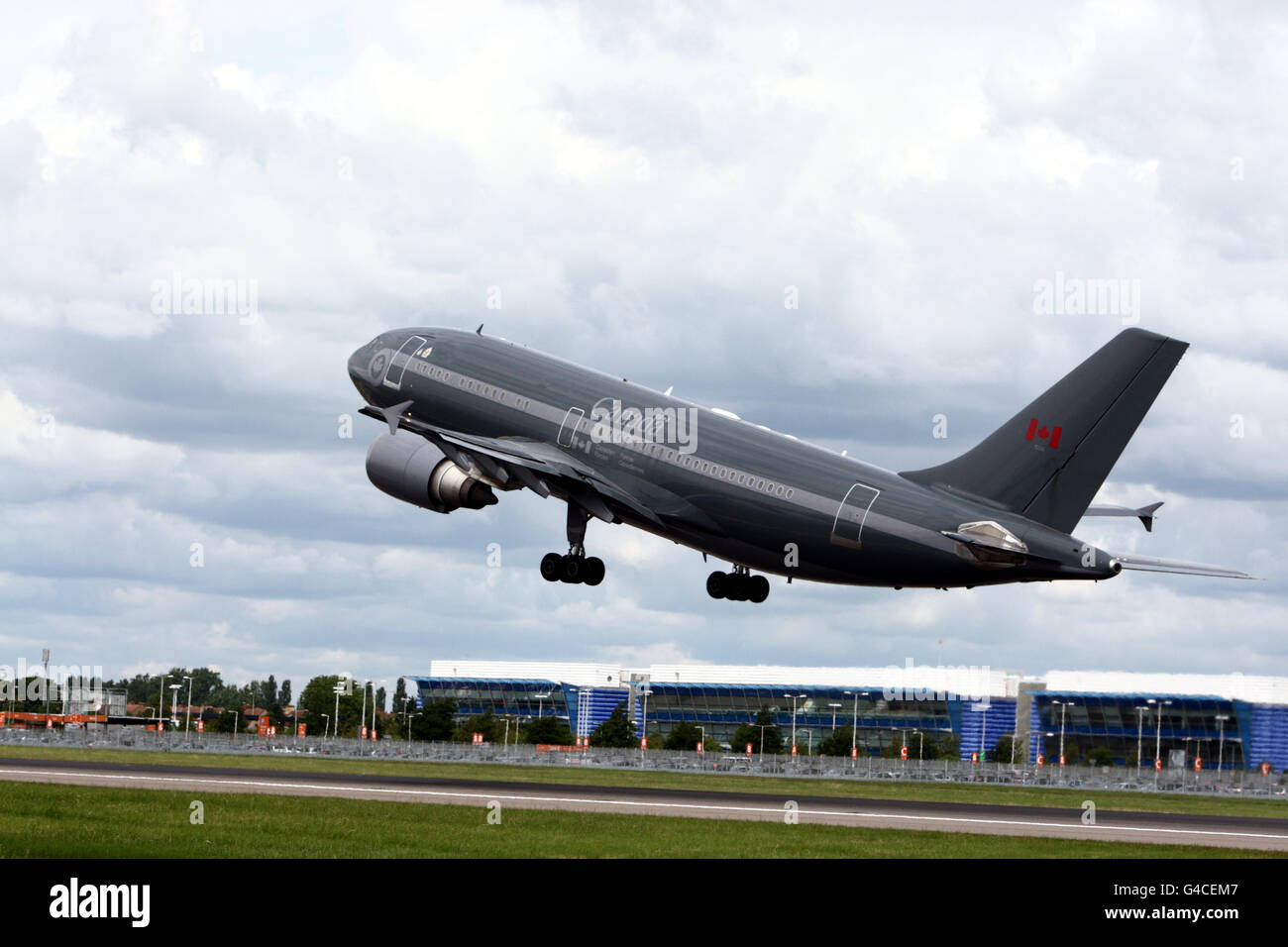 A plane of the Royal Canadian Air Force carrying the Duke and Duchess ...