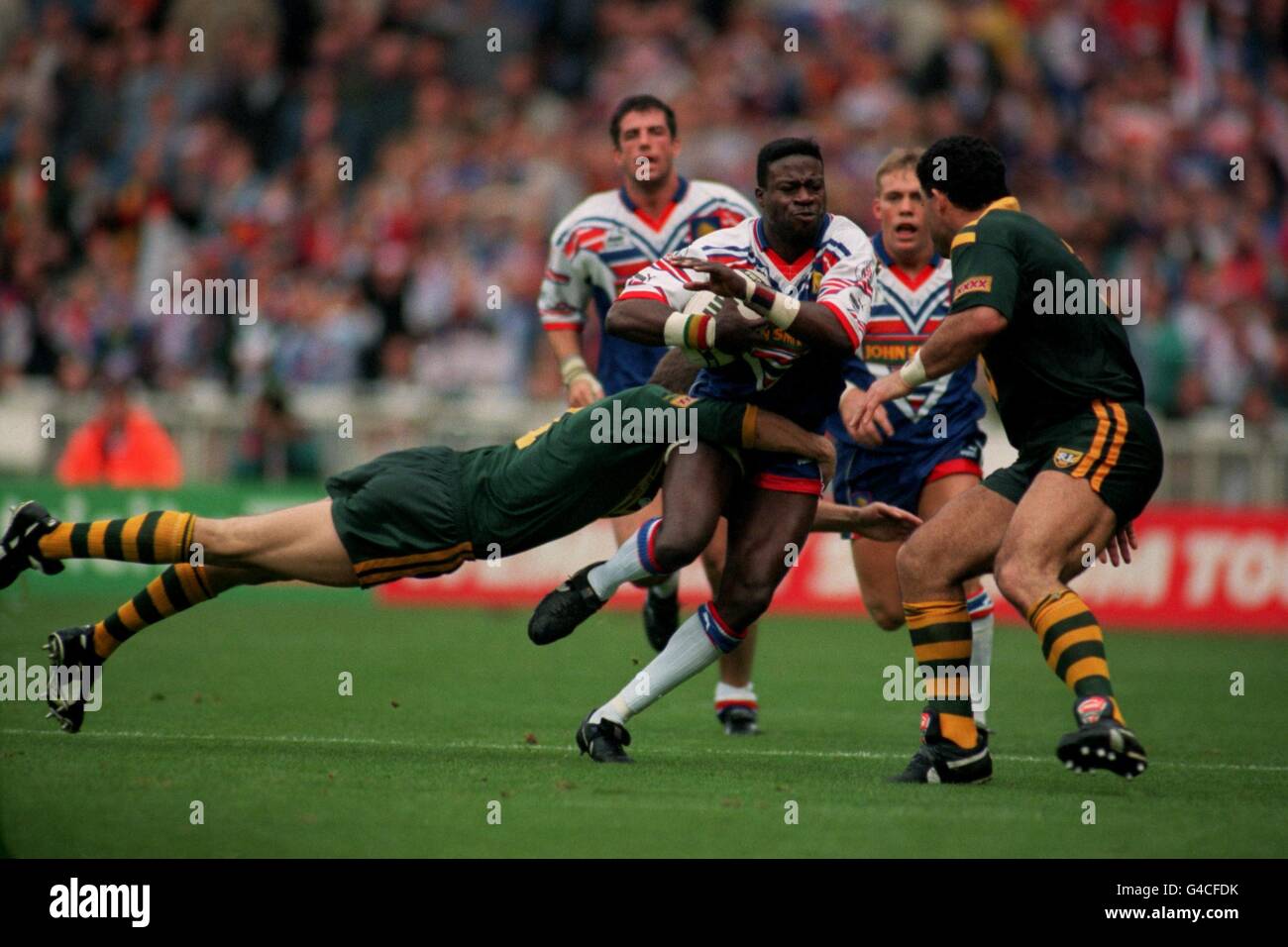 RUGBY LEAGUE. MARTIN OFFIAH, GREAT BRITAIN GETS PAST THE AUSTRALIA ...