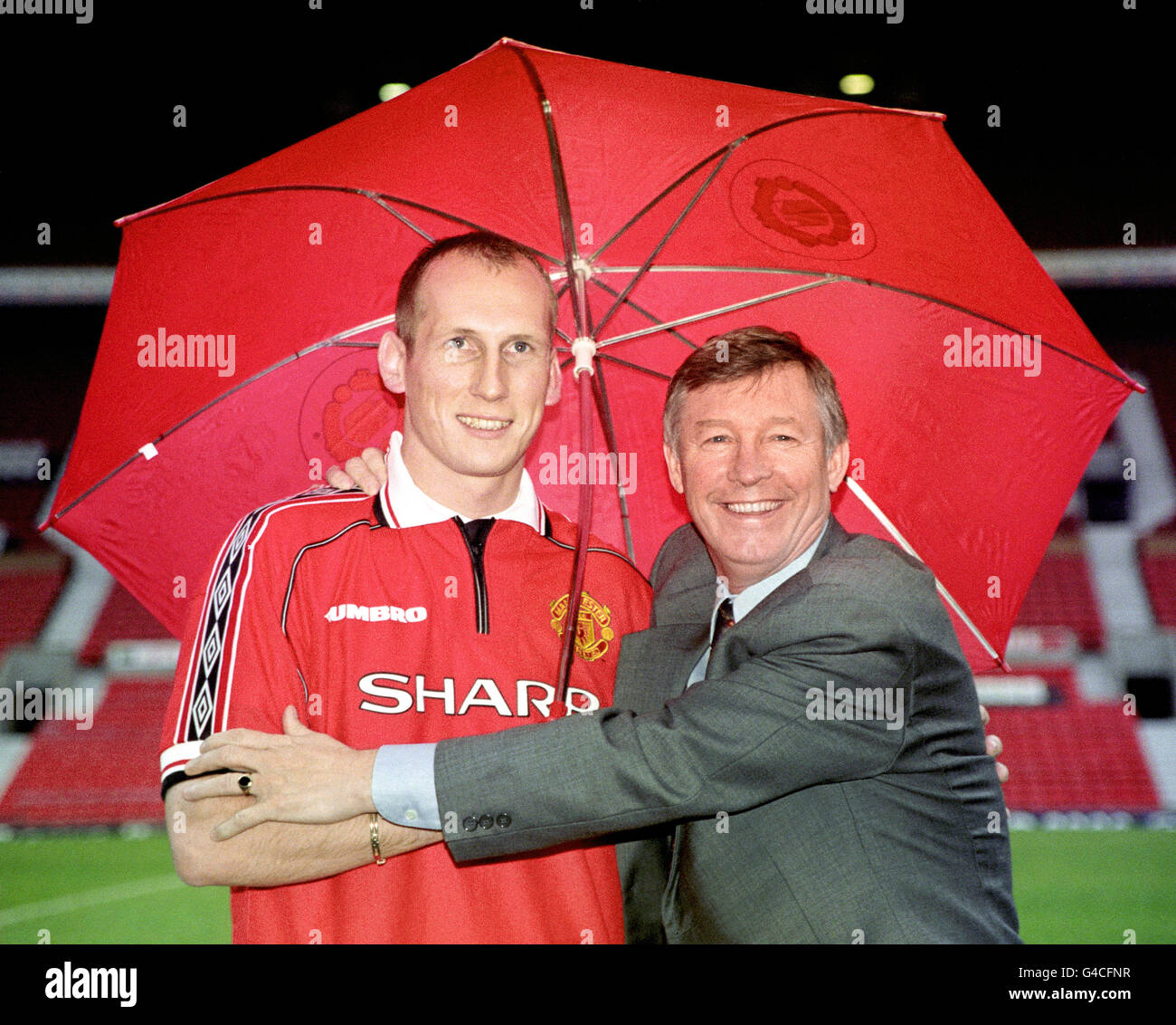 Something for a rainy day : Jaap Stam signs for Manchester United for a ...
