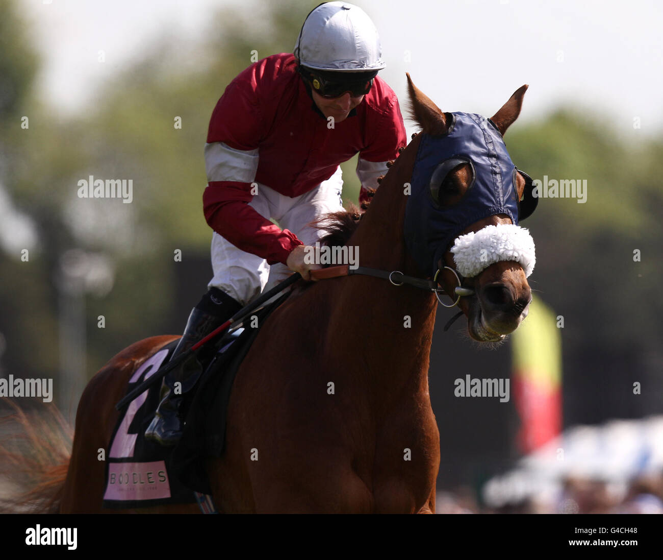 Jockey Jimmy Fortune on Chink Of Light in the Boodles Diamond Ormonde ...