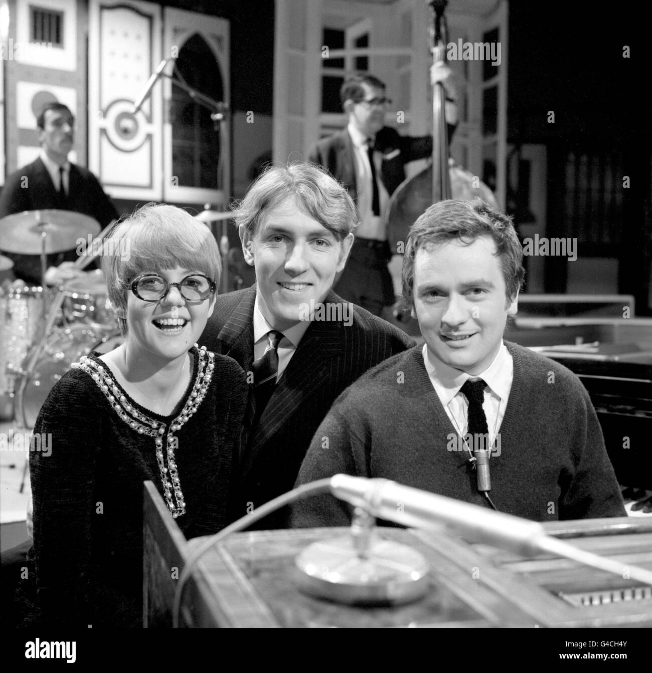 Peter cook and dudley moore hi-res stock photography and images - Alamy