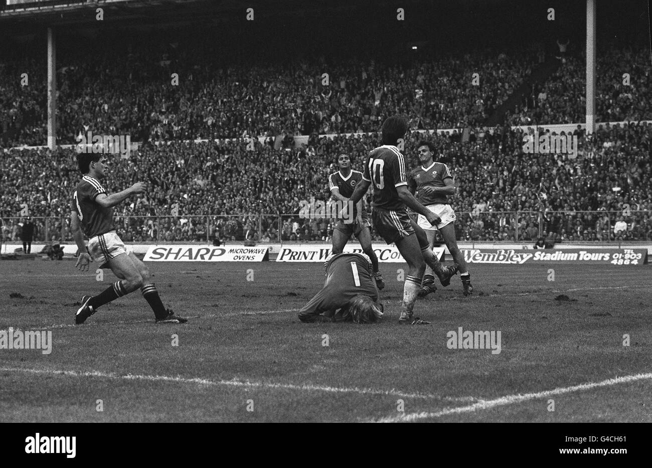 Gordon smith football hi-res stock photography and images - Alamy