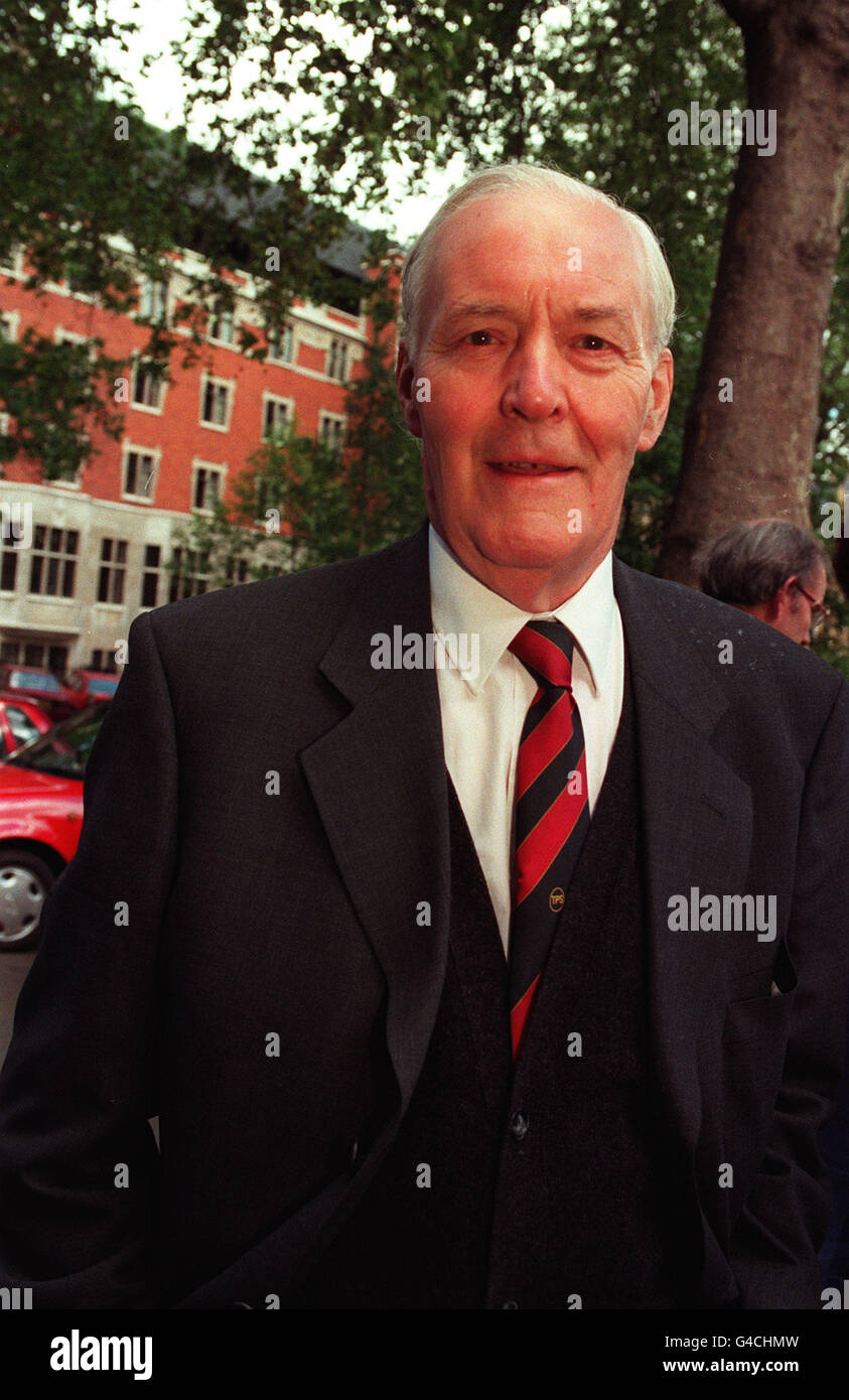 Labour mp for chesterfield tony benn 27 6 99 hi-res stock photography ...