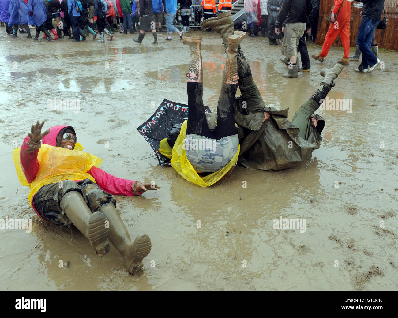 Festival goers in the mud during the final day of the Isle of Wight ...