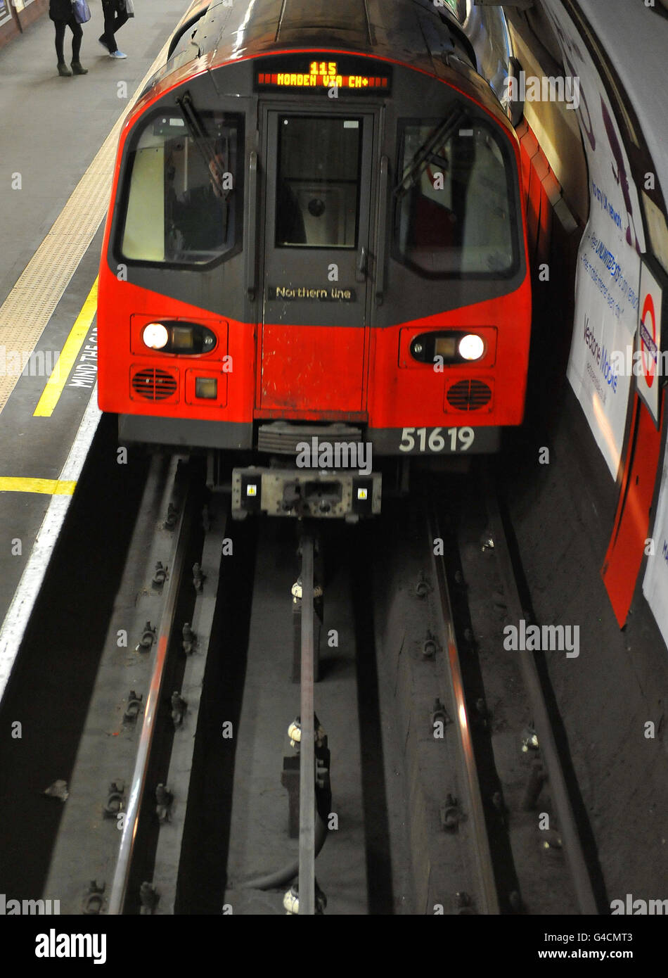 Belsize park underground station northern hi-res stock photography and ...