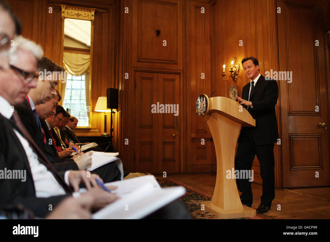 Wpa politics cameron full length speaking lectern mangrr hi-res stock ...