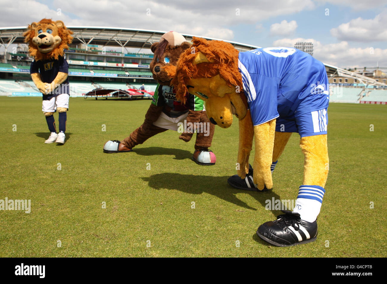 Millwall mascot hi-res stock photography and images - Alamy