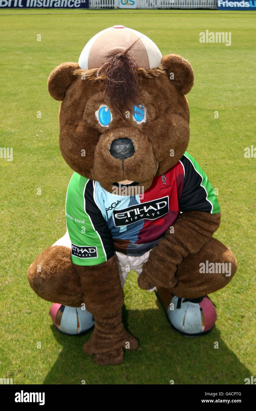 Cricket - Mascot Derby Photocall - The Kia Oval Stock Photo - Alamy
