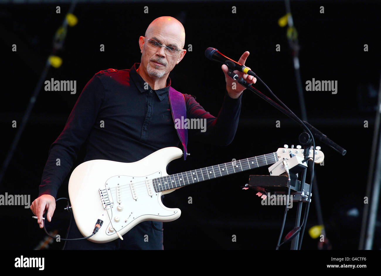 Hard Rock Calling 2011 - London. Larry Gott of James performing onstage ...