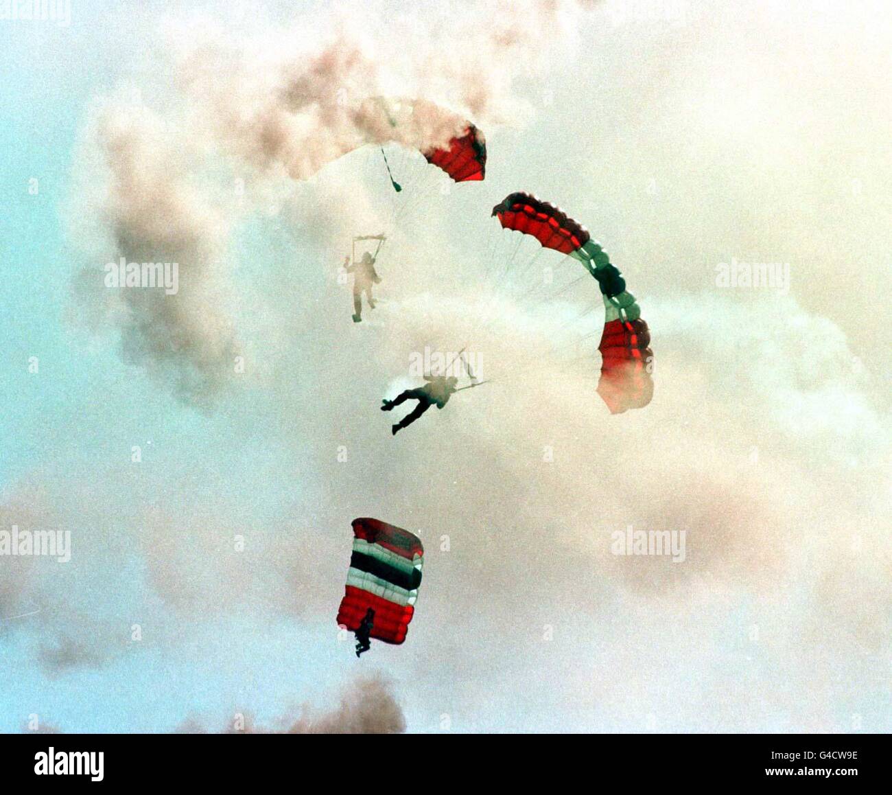 Red Devils parachute display Stock Photo - Alamy