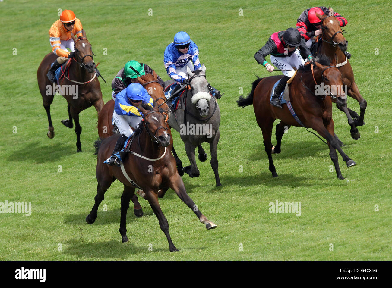 Beverley racecourse general view hi-res stock photography and images ...