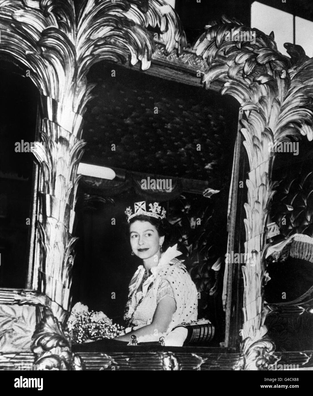 Queen elizabeth ii gold state coach Black and White Stock Photos ...