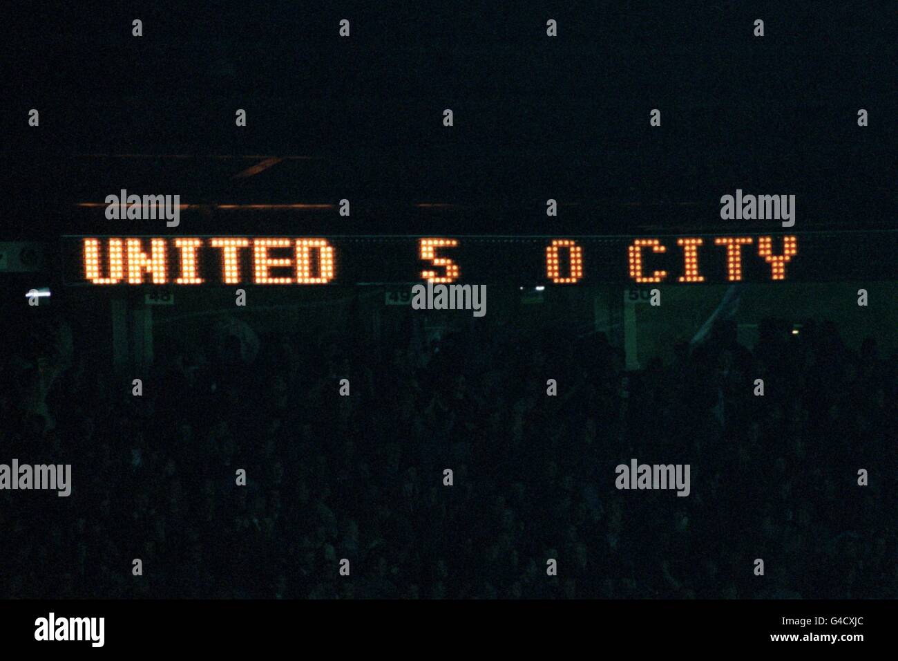 The scoreboard at old trafford hi-res stock photography and images - Alamy