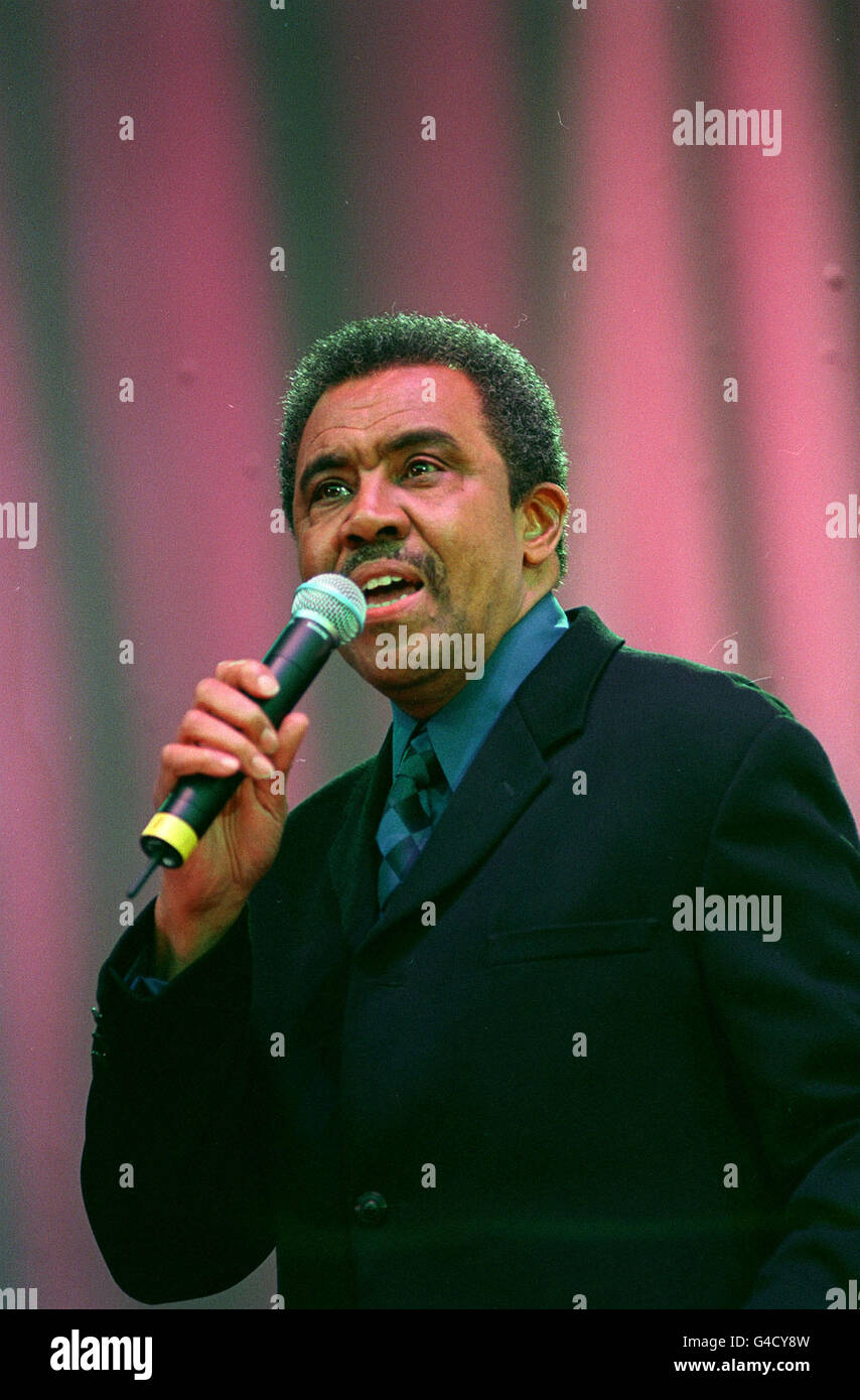 PA NEWS PHOTO 27/6/98 JIMMY RUFFIN SINGS AT THE DIANA, PRINCESS OF ...