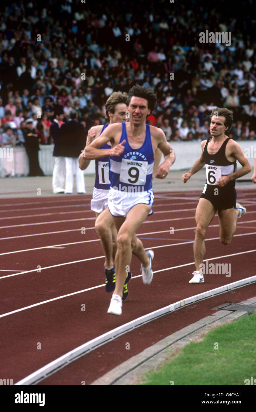 David moorcroft leads the mens 3000 metres hi-res stock photography and ...