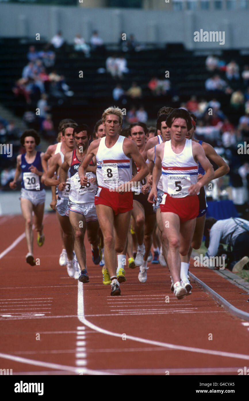 Athletics - Men's 10,000 Metres - Crystal Palace. Steve Binns (5) leads ...
