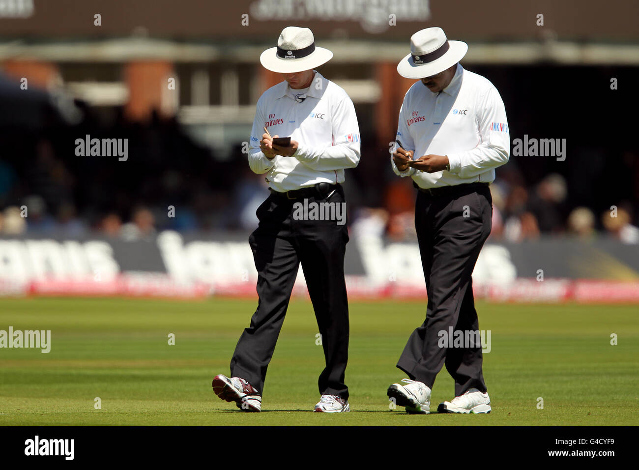 Cricket notes notepad jots pen hi-res stock photography and images - Alamy
