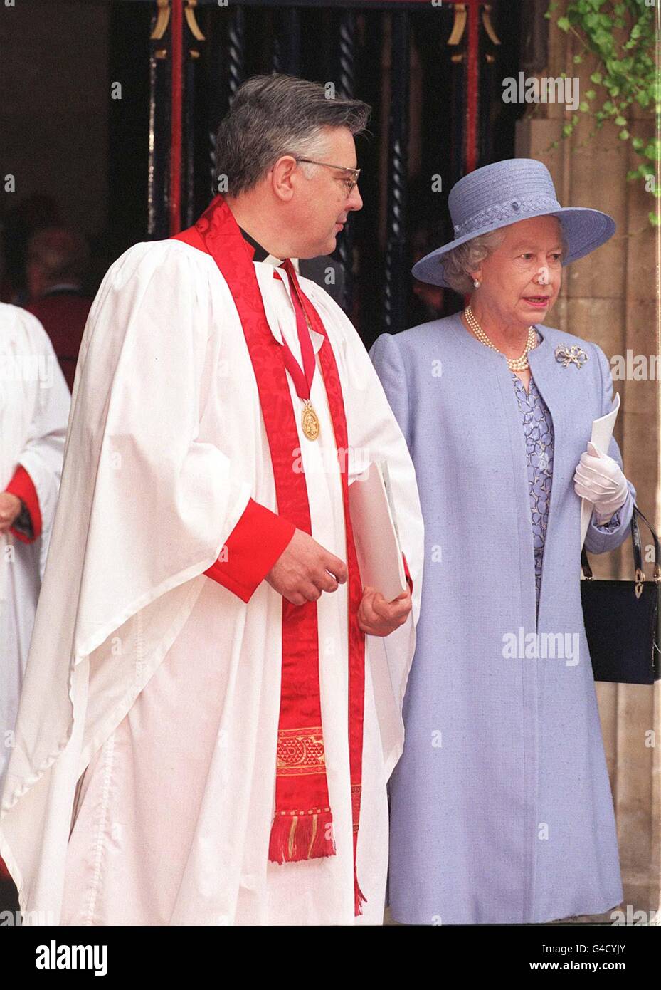 The Queen and Dean Wesley Carr at Westminster Abbey, for today's ...