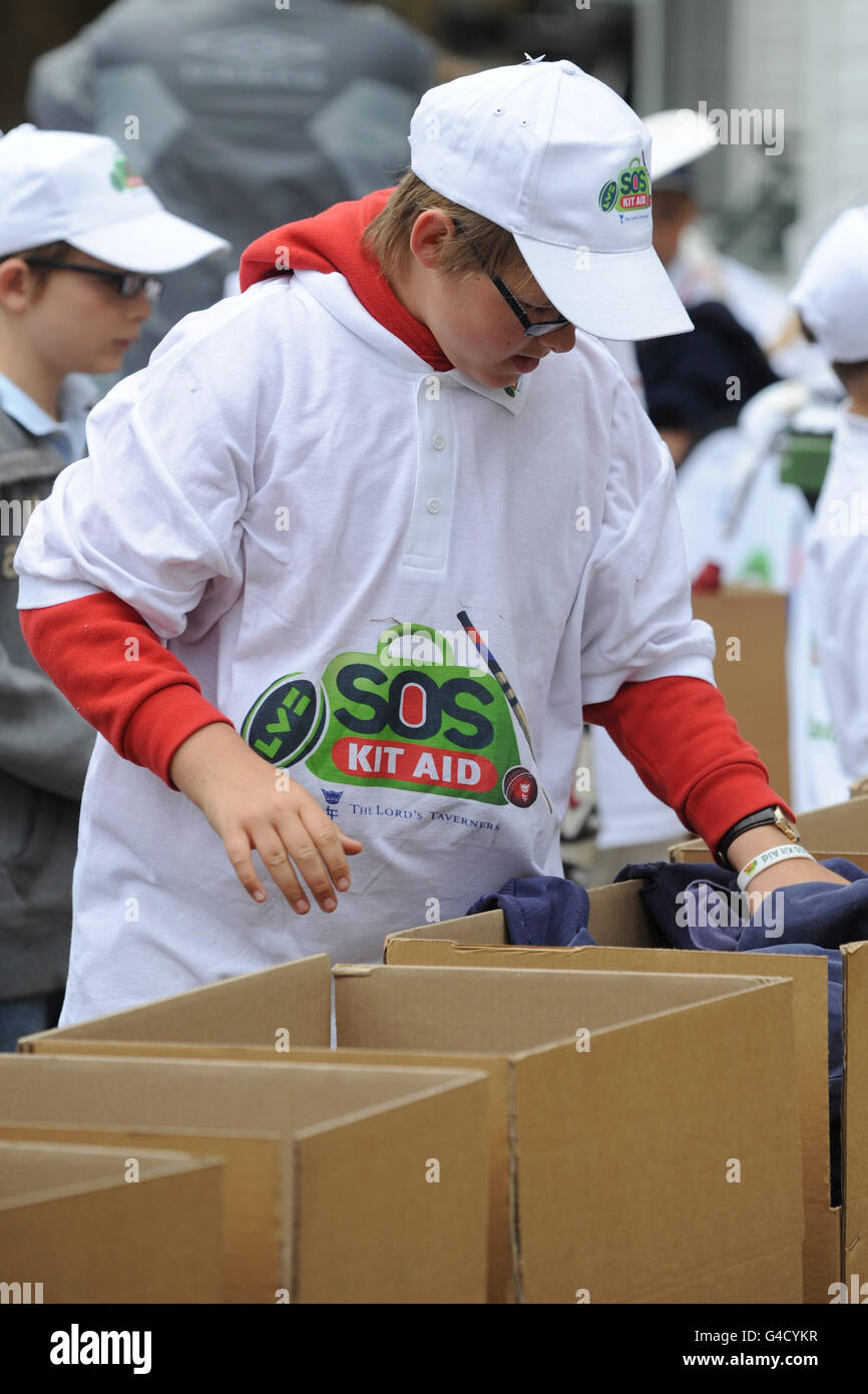 Cricket lv sos kit aid day lords cricket ground hi-res stock ...