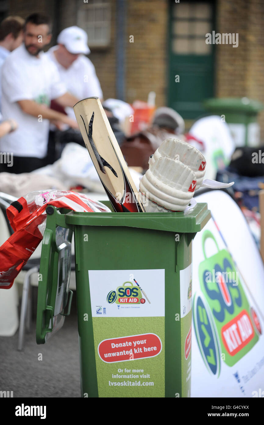 Cricket lv sos kit aid day lords cricket ground hi-res stock ...