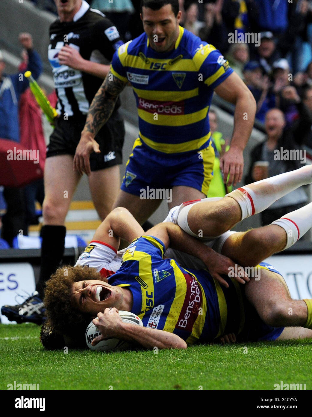 Warrington's Matt King goes over for a try during the engage Super ...