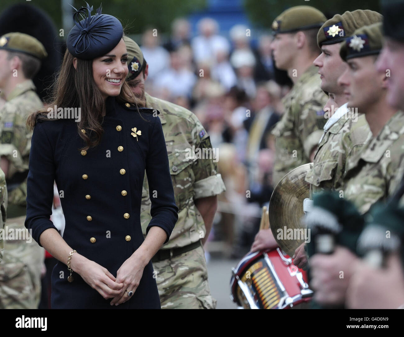 Duke and Duchess of Cambridge present medals Stock Photo - Alamy