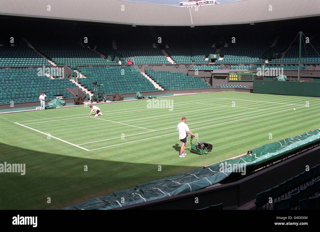 Wimbledon centre court empty hi-res stock photography and images - Alamy