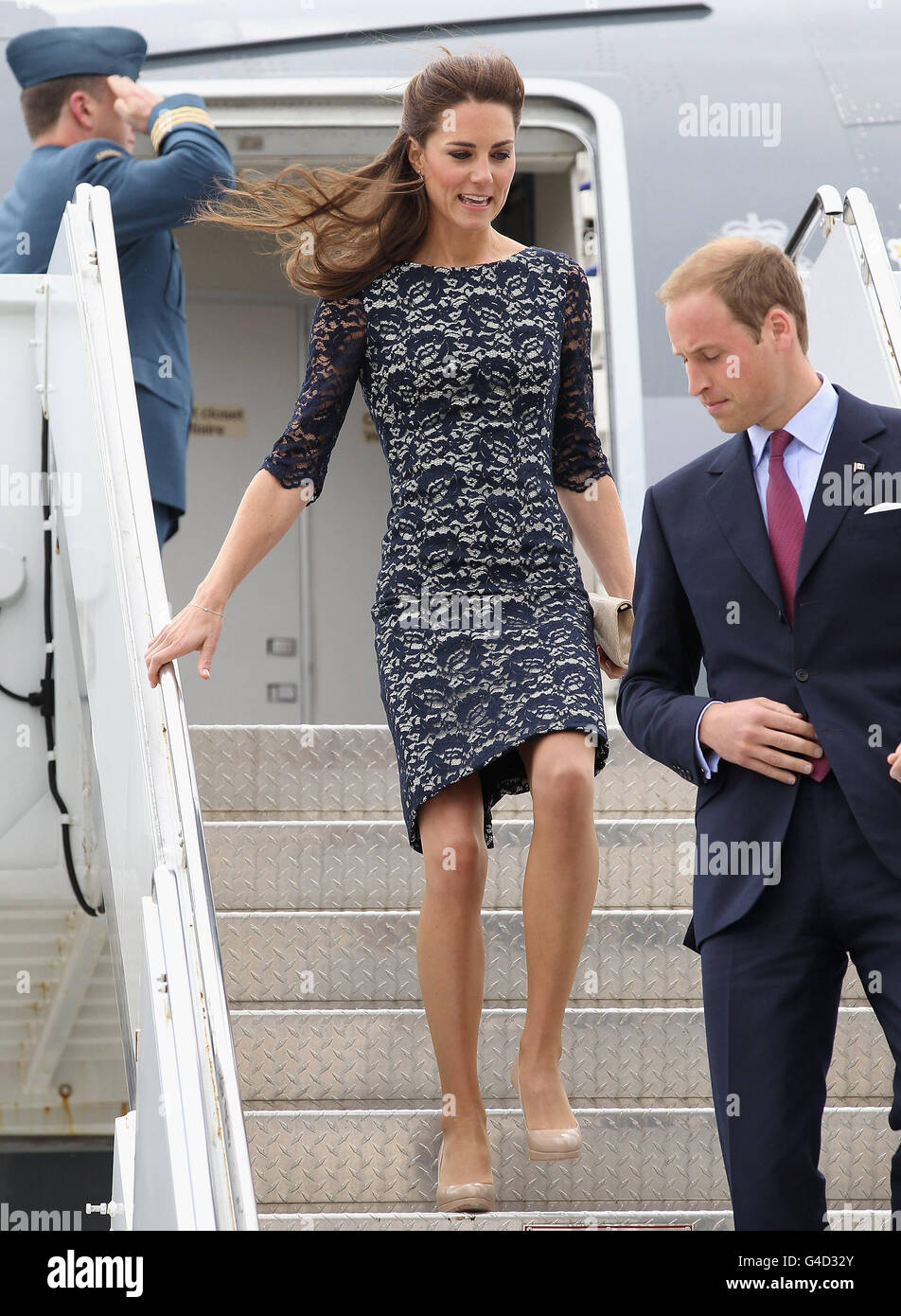 The Duke and Duchess of Cambridge arrive at Ottawa Macdonald-Cartier ...