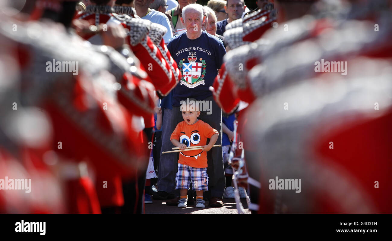 An Orange Order parade makes its way through Glasgow in Scotland Stock ...