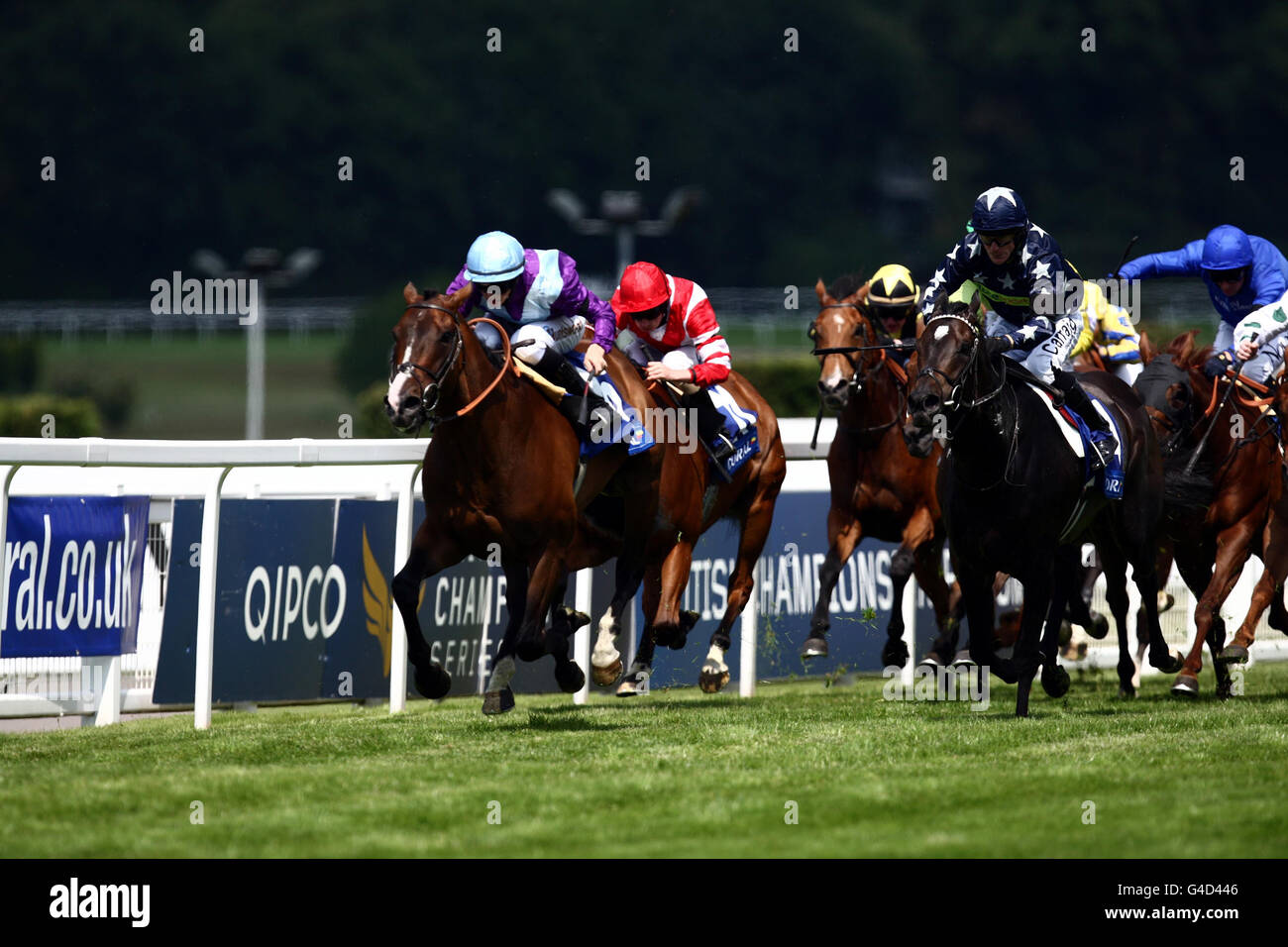 Coral challenge sandown park racecourse hi-res stock photography and ...
